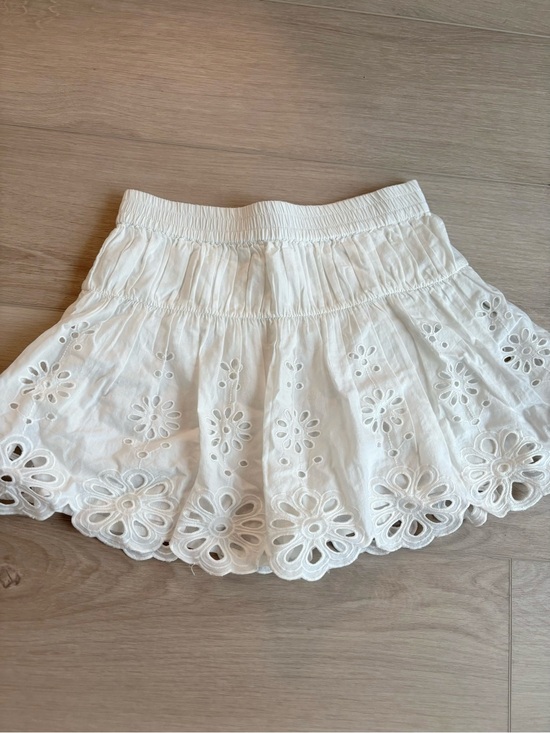 Zara | Bottoms | Zara White Eyelet Tiered Mini Skirt With Scalloped Hem ...